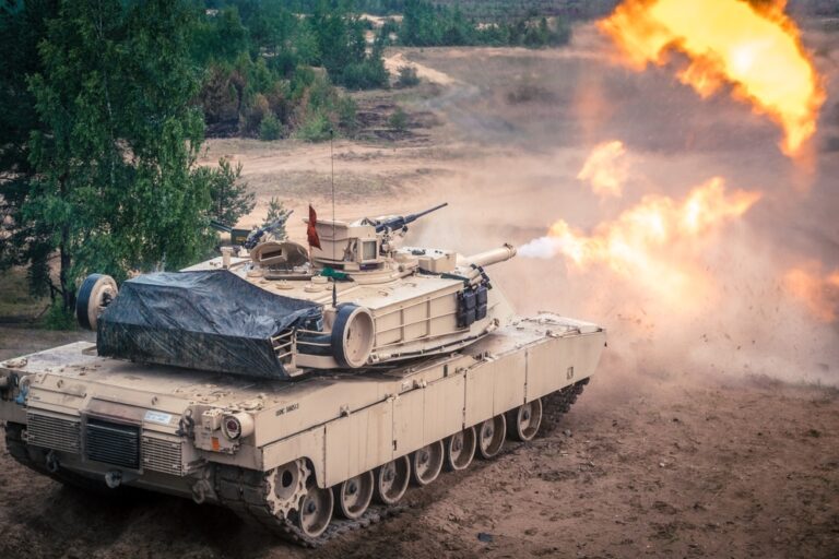 Les chars d’assaut américains Abrams livrés plus tôt que prévu aux ...